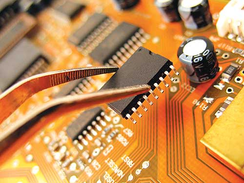 Alături de COMPEC aveți acces la o gamă variată de componente electrice ...